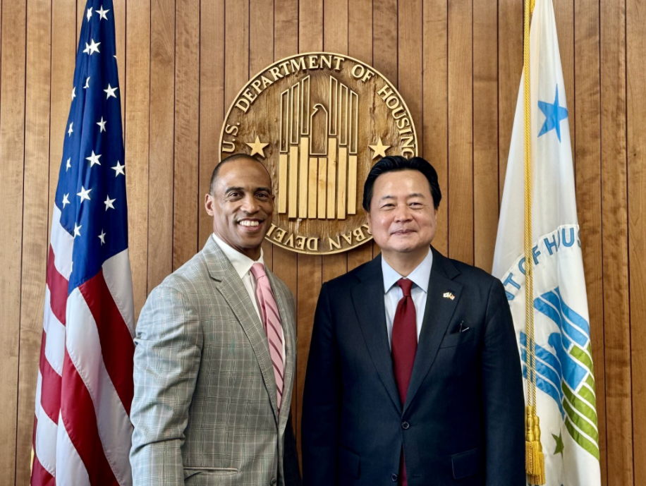 Ambassador Cho Met with the U.S. HUD Secretary Scott Turner (3.13) 상세보기 ...